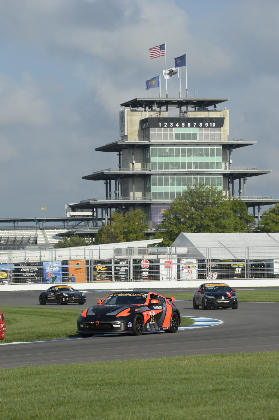 Tim Bell Racing #28 Nissan 370Z NISMO