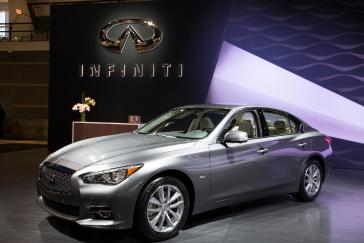INFINITI presents three new Q50 sports sedan engines for the first time ...