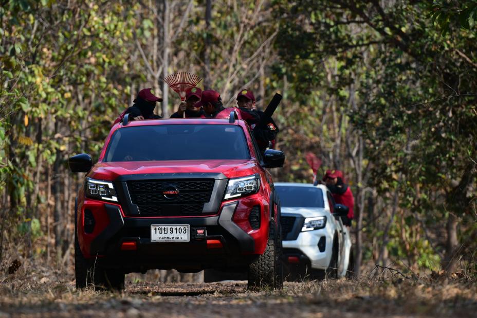 Nissan Navara joins the Fire Hawk Team on forest fire fighting mission