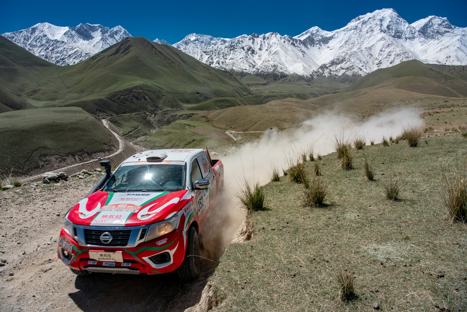Nissan Navara wins 2019 Taklimakan Rally