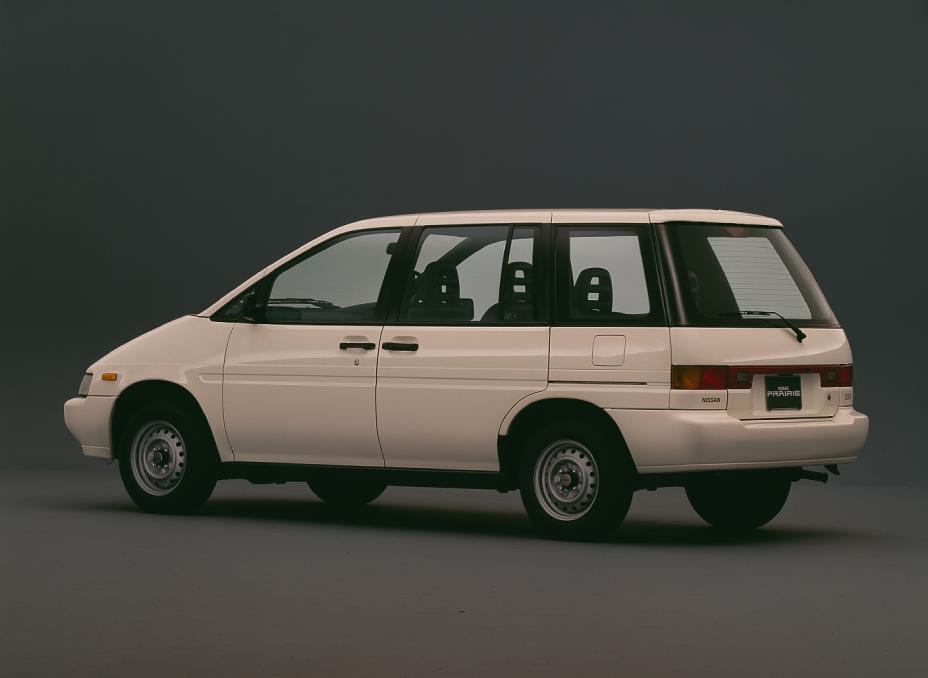 1990_09_NISSAN_PRAIRIE_M11