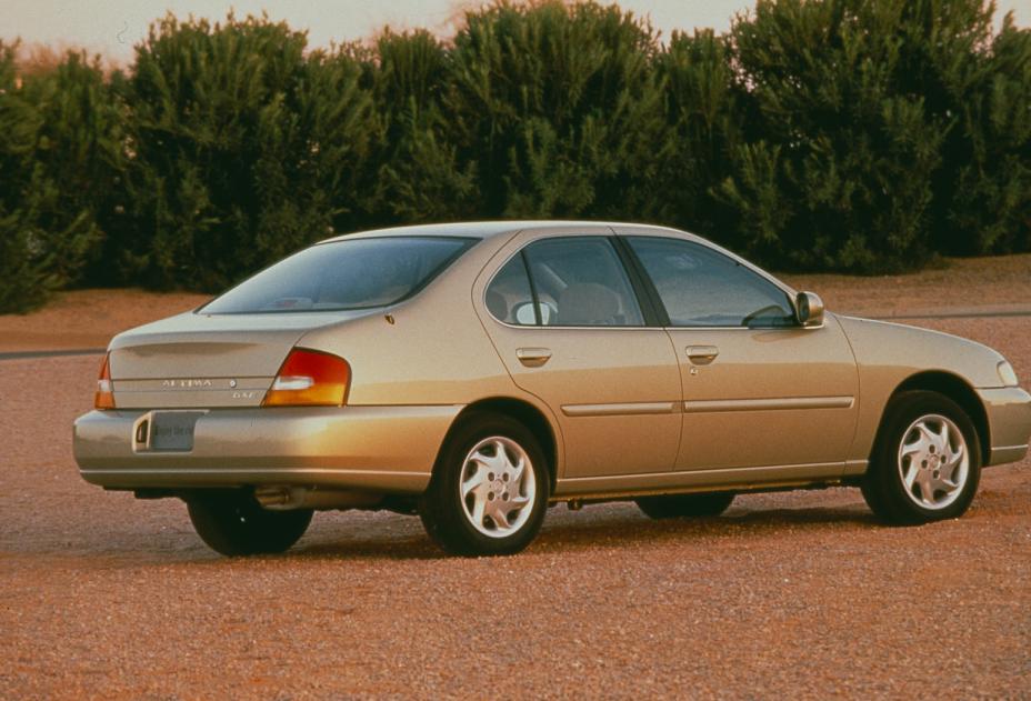 1997_01_NISSAN_ALTIMA_MY1998_U13