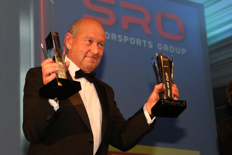 Nissan playstation gt academy wins autosport award