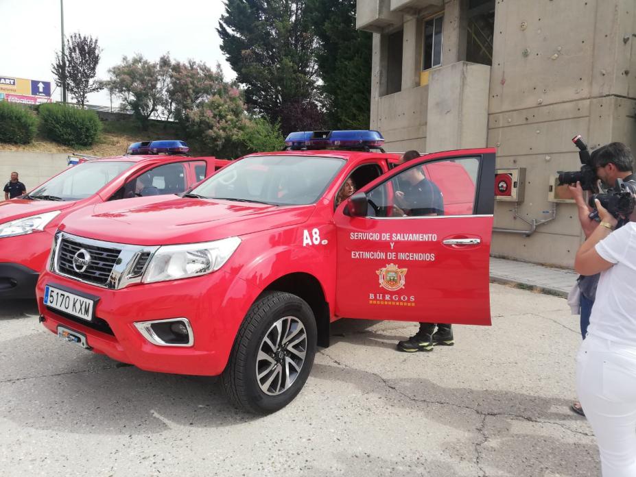 Nissan entrega dos nuevos vehículos “made in Spain” a los Bomberos de ...