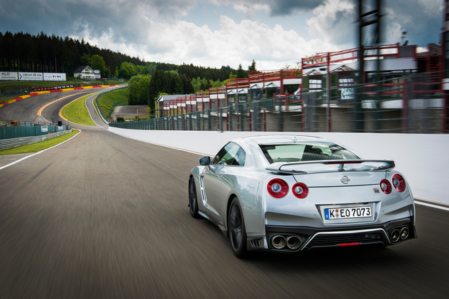 2017 Nissan GT-R (Ultimate Metal Silver)