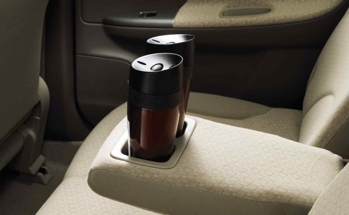 Nissan Note Rear-seat center armrest with two cupholders