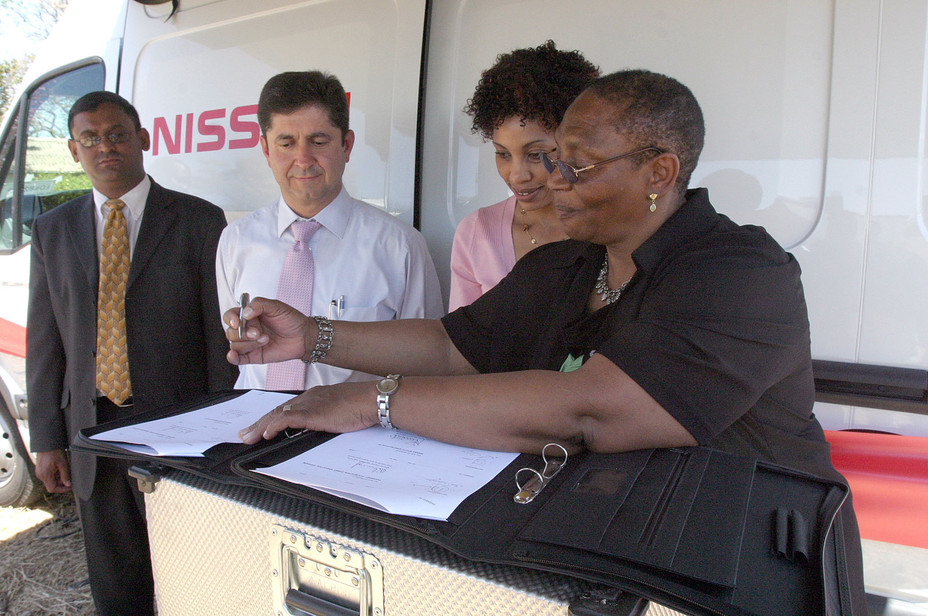 All eyes on Phelophera Health Care train Nissan SA donates mobile eye ...