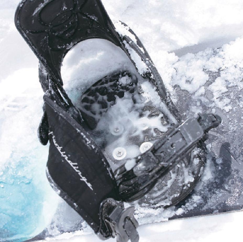 「エクストレイル」の特別仕様車「St」「Xt」を発売