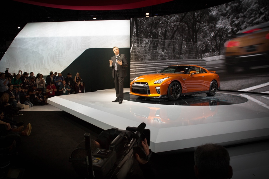 2017 Nissan GT-R makes world debut at NYIAS