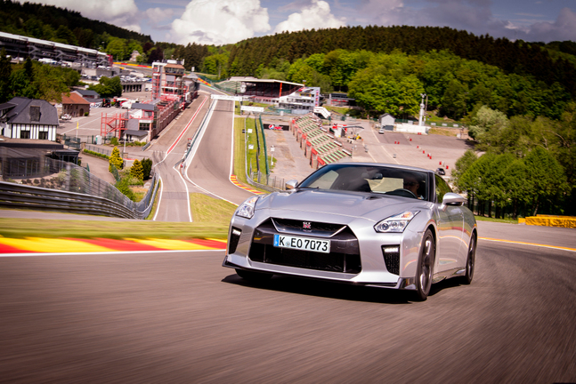 2017 Nissan GT-R (Ultimate Metal Silver)