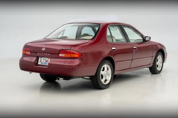1993 Nissan Altima: Nissan’s ‘Goldilocks’ of midsize sedans