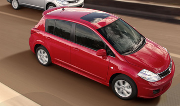 Nissan Tiida Hatchback 2014 kit de prensa