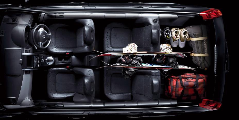 「エクストレイル」の特別仕様車「St」「Xt」を発売