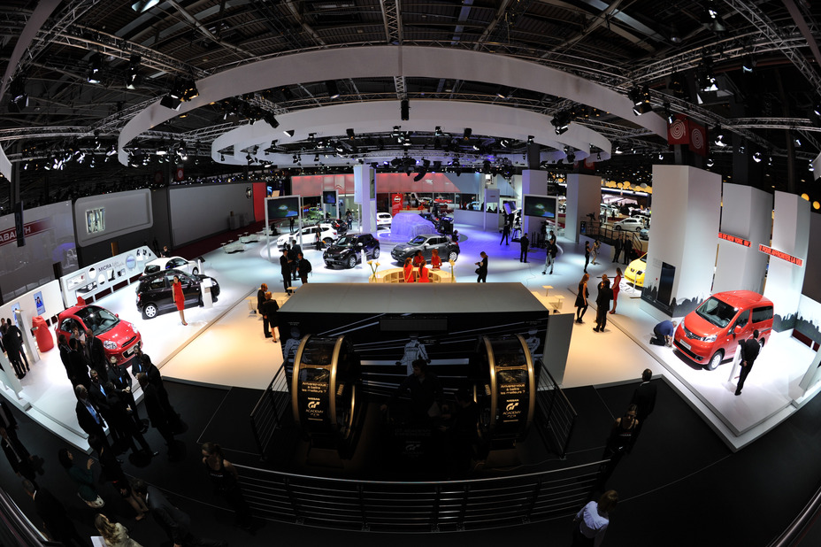 PARIS MOTOR SHOW 2012 - NISSAN STAND