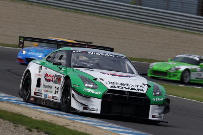GTNET ADVAN NISSAN GT-R scores third step on the podium