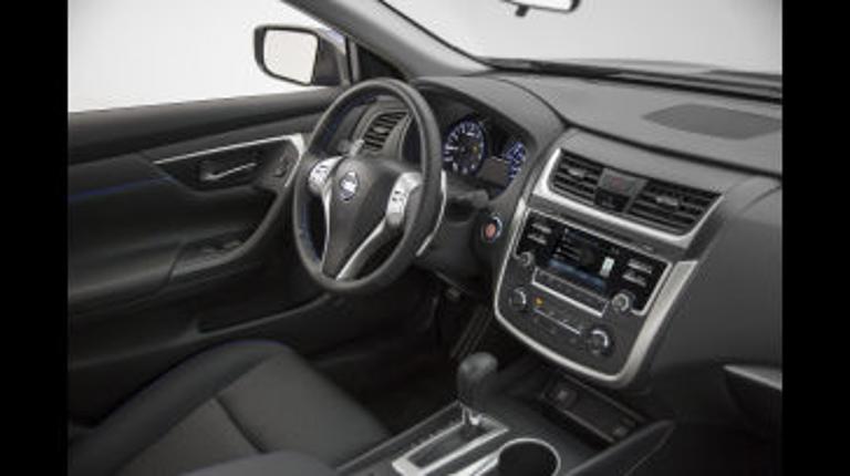 2016 Nissan Altima SR