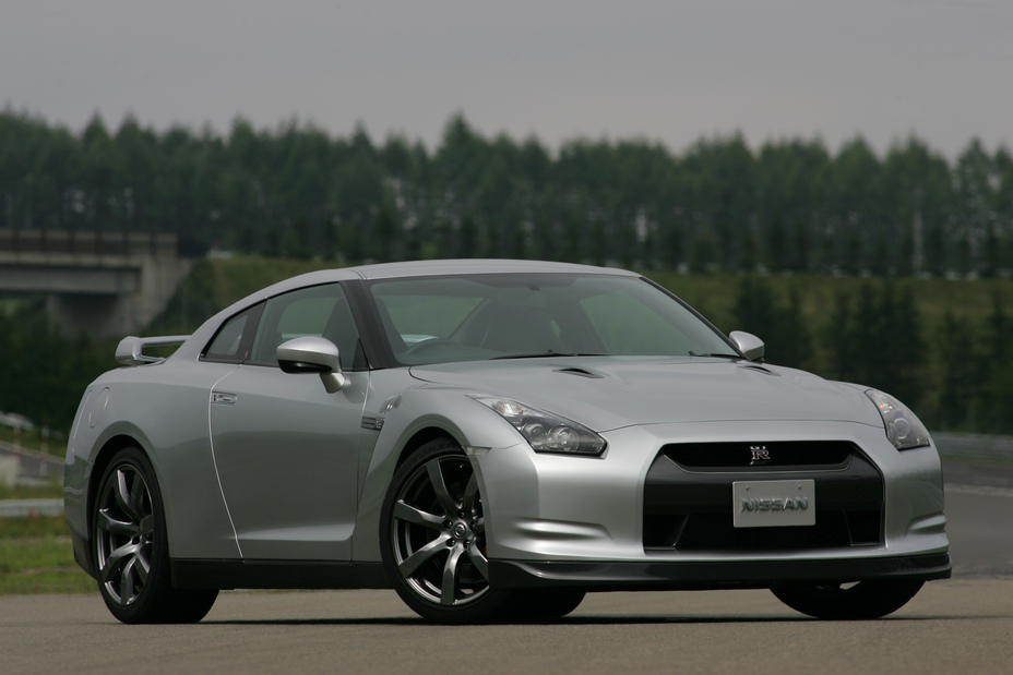 AWARD-WINNING NISSAN GT-R ACHIEVES NEW RECORD LAP TIME AT NURBURGRING ...