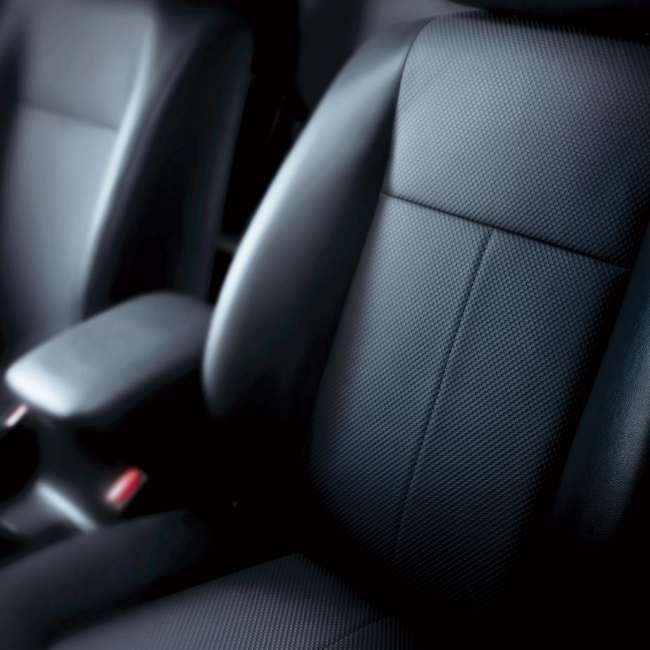 「エクストレイル」の特別仕様車「St」「Xt」を発売