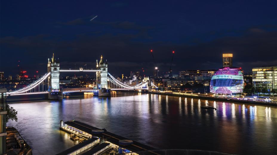 110 The Queen’s Walk Building becomes a moving race helmet