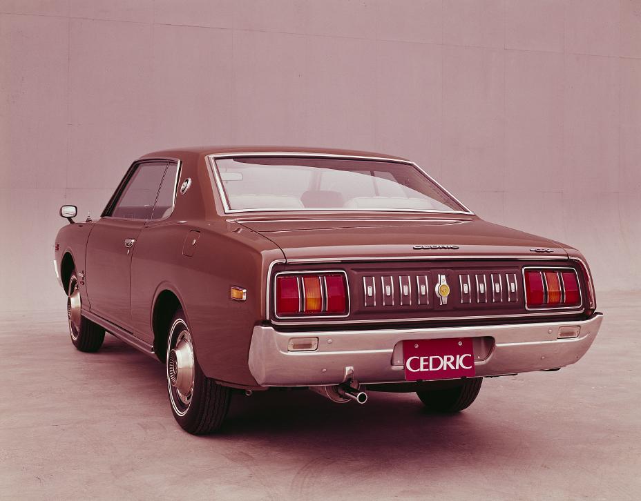 1972_07_NISSAN_CEDRIC_2-door_HARDTOP_2000GX_230