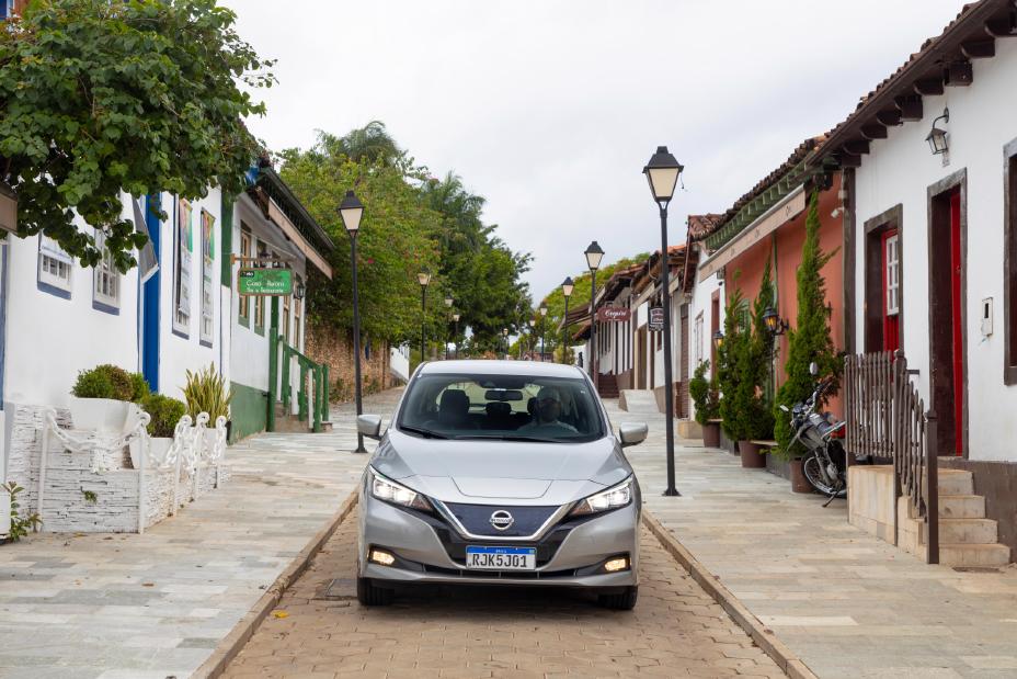LEAF, o veículo 100% elétrico da Nissan, já está disponível no Centro-Oeste