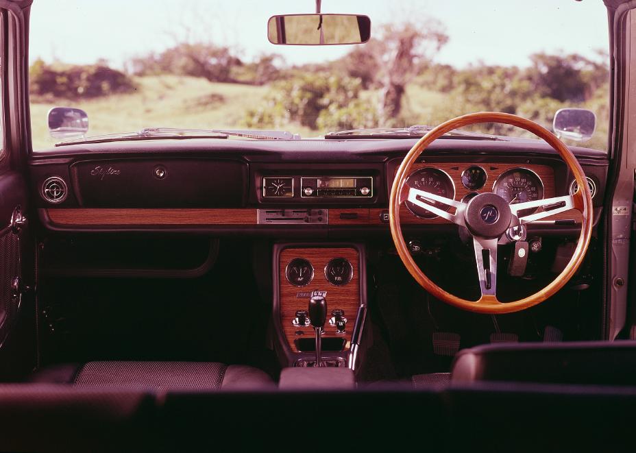 1969_10_NISSAN_SKYLINE_2000GT_GC10