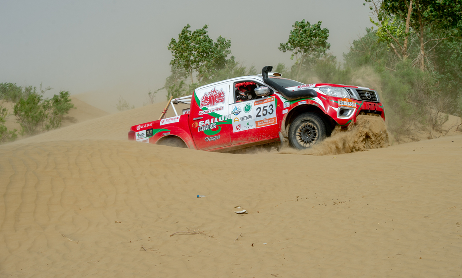 Nissan Navara wins 2019 Taklimakan Rally