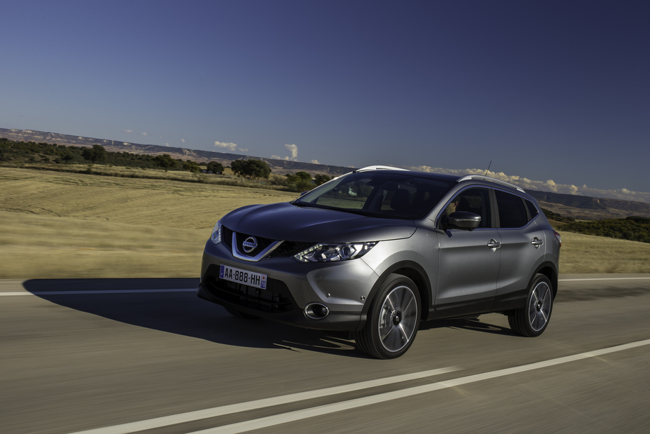 Nissan Qashqai named Best Small SUV at What Car? Awards for third year ...