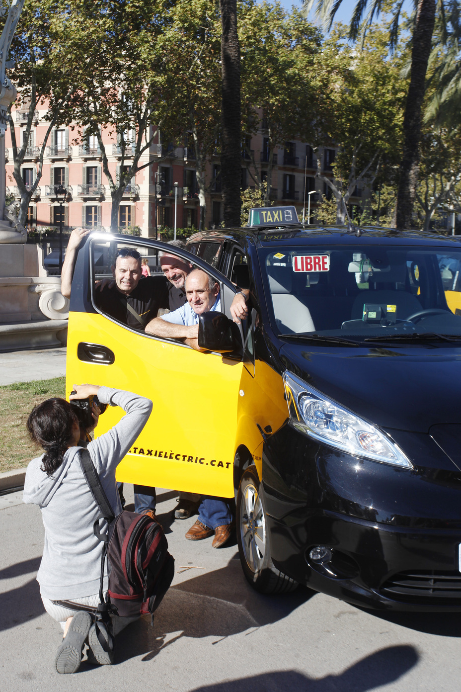 NISSAN DELIVERS FIRST ALL-ELECTRIC TAXIS TO BARCELONA AND MADRID